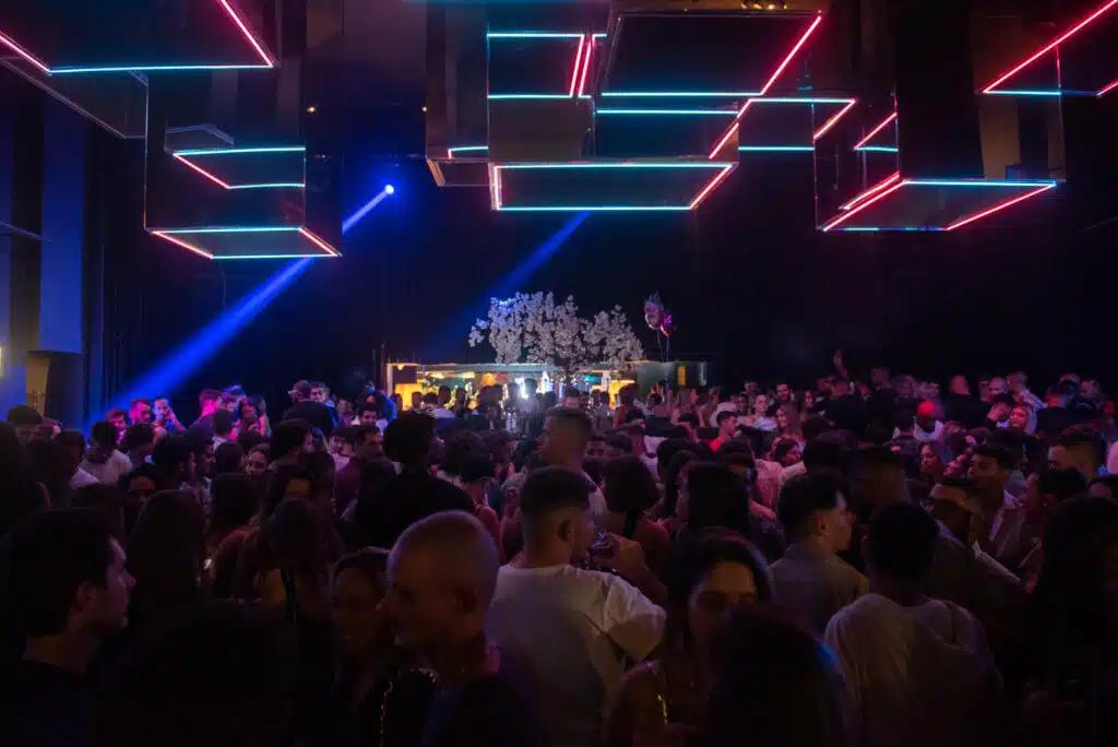 Qual a idade mínima para entrar na discoteca Boîte Porto? - Wikinight