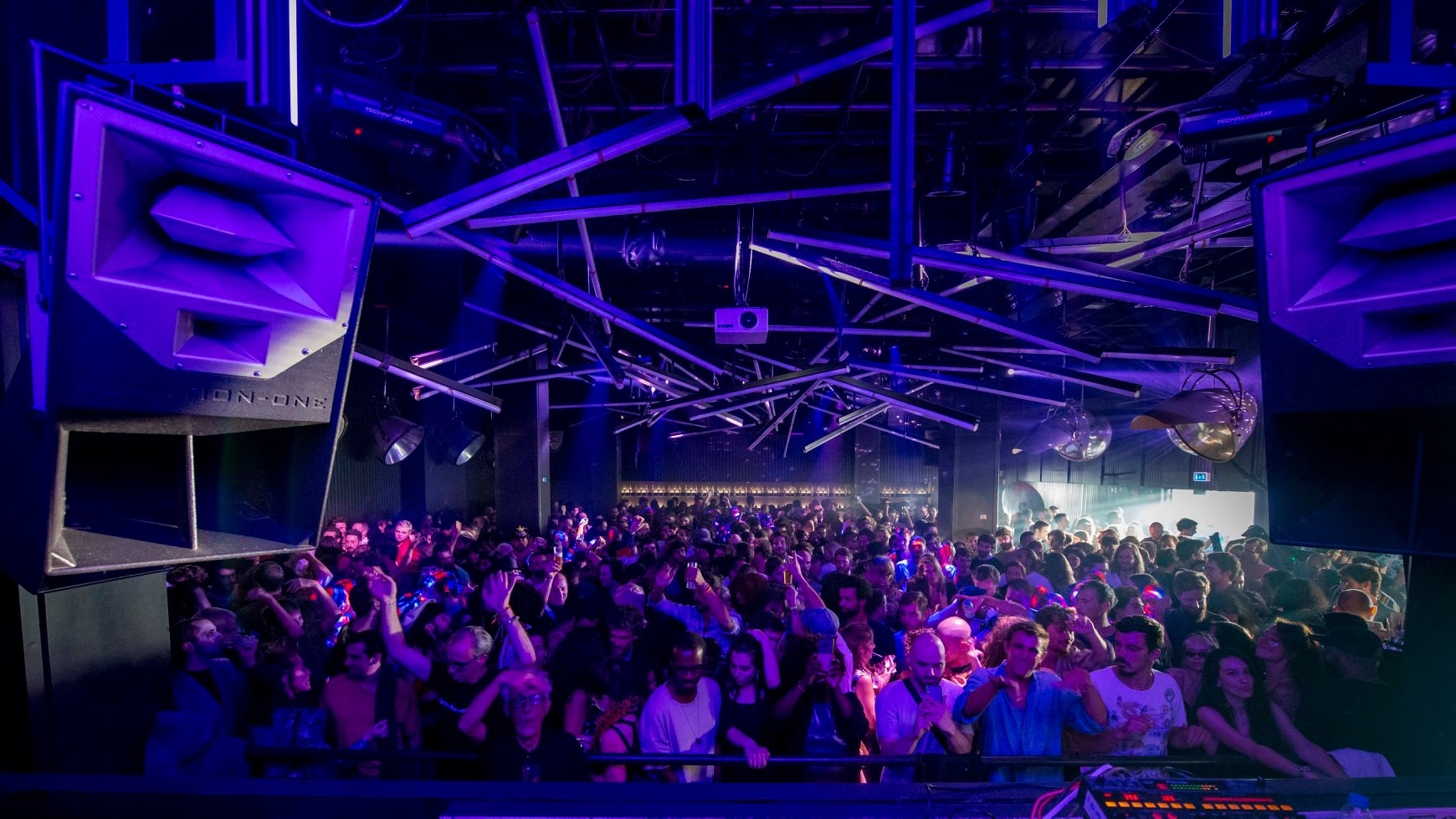 Discoteca Lux Frágil abre esta sexta sem pista e com eventos especiais ...