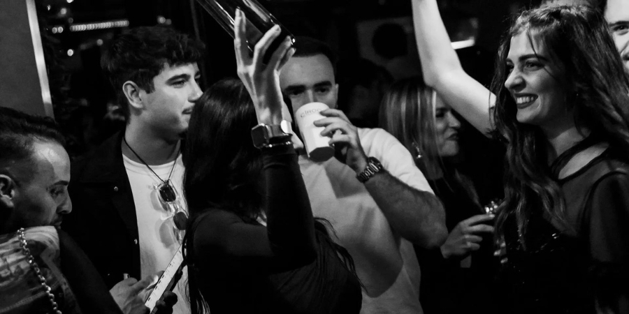 What is the minimum age to enter Lisboa Rio nightclub? - Wikinight